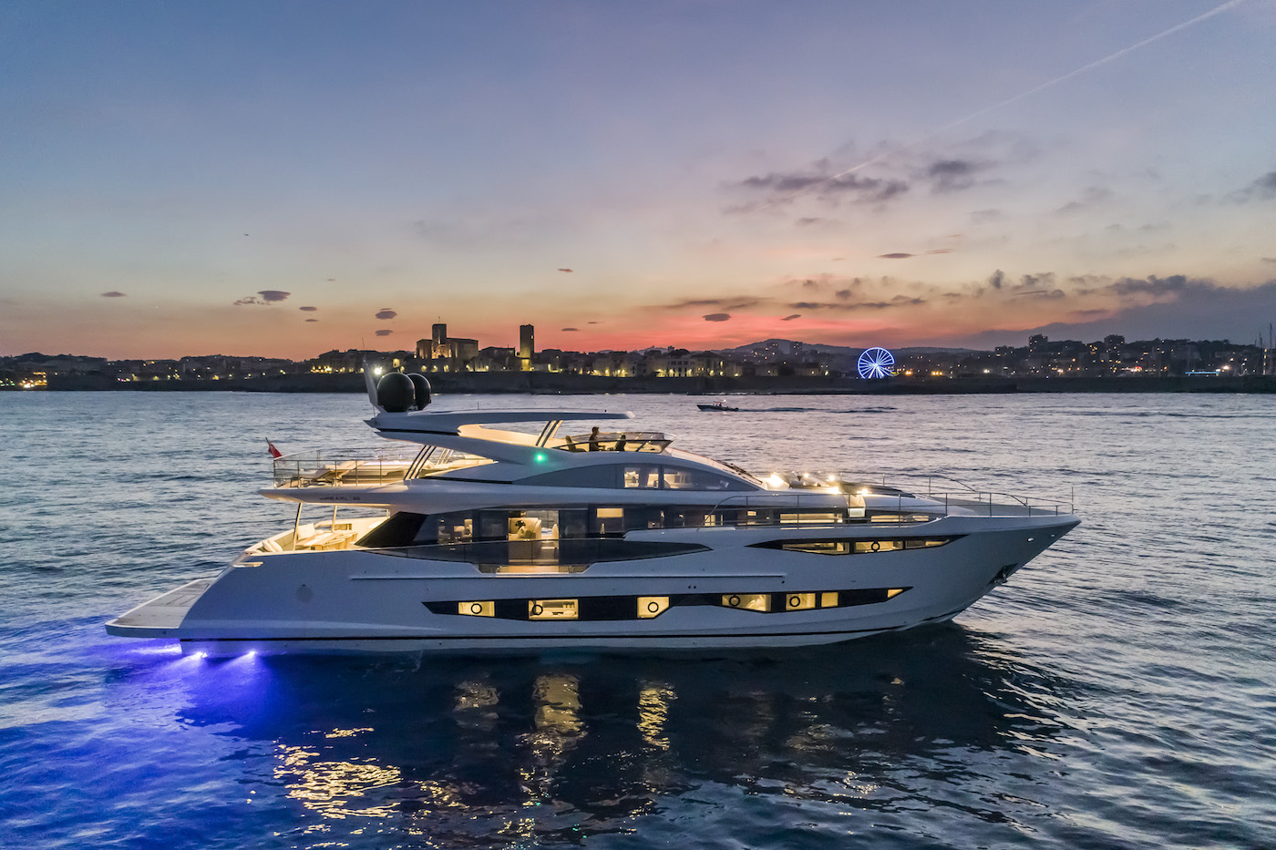 Yacht Pearl 95, Pearl Yachts | CHARTERWORLD Luxury Superyacht Charters